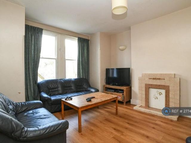 1 bedroom in a house share to rent