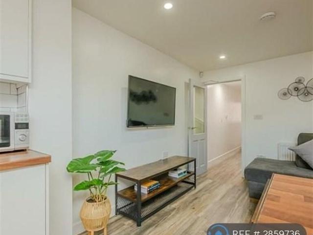 1 bedroom in a house share to rent