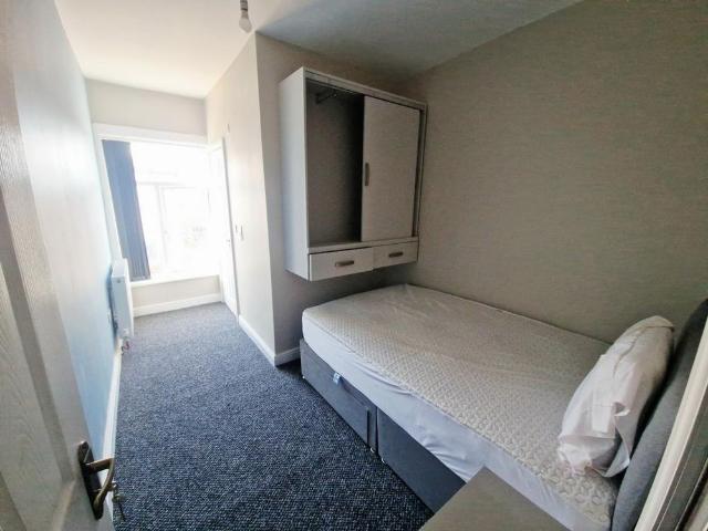 1 bedroom in a house share to rent
