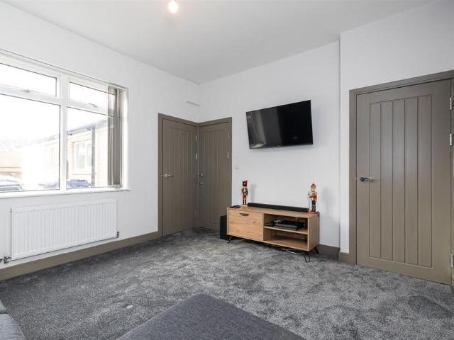 1 bedroom in a house share to rent