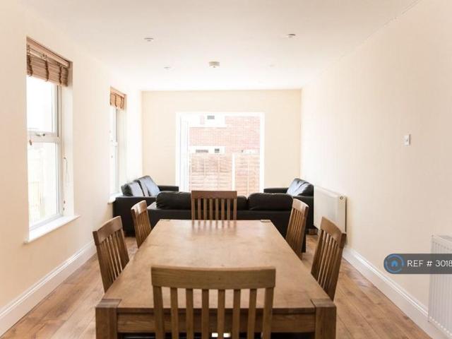1 bedroom in a house share to rent