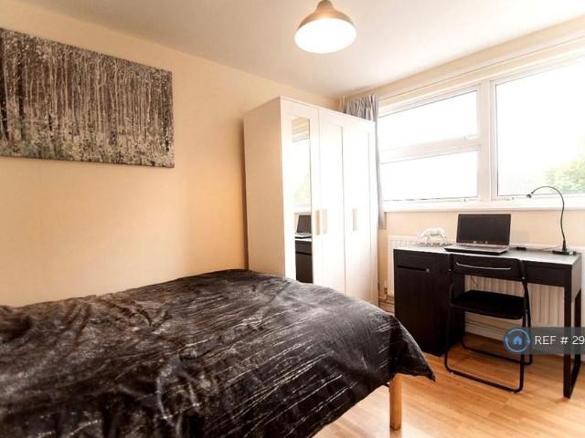 1 bedroom in a house share to rent