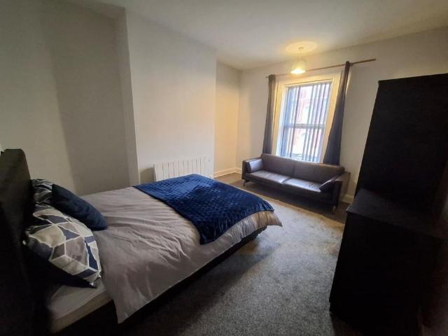 1 bedroom in a house share to rent