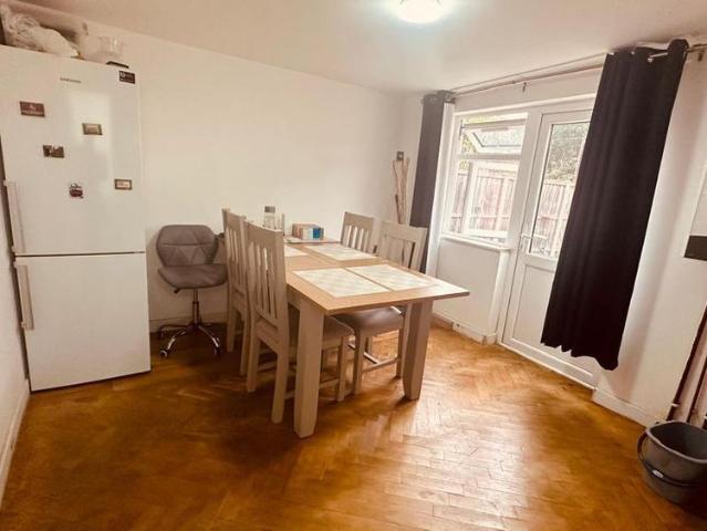 1 bedroom in a house share to rent