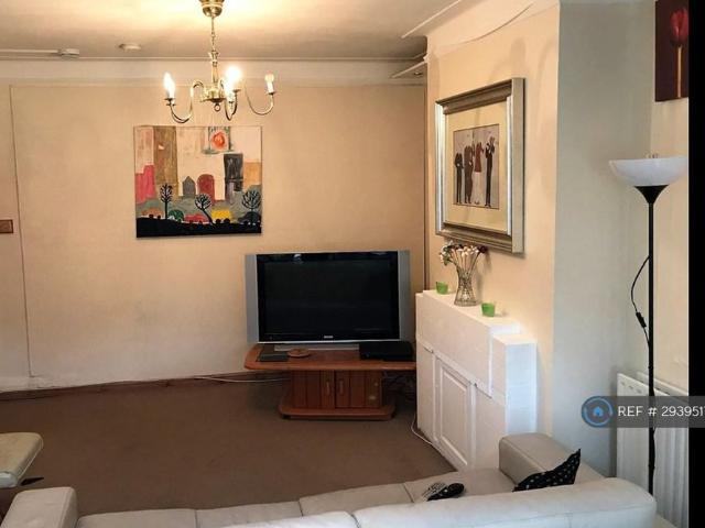 1 bedroom in a house share to rent