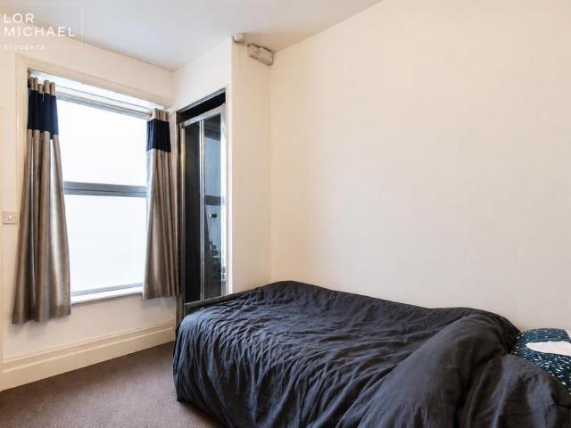 1 bedroom in a house share to rent