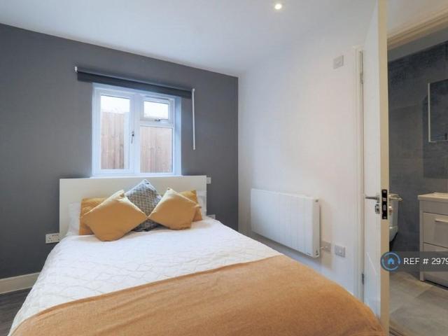 1 bedroom in a house share to rent