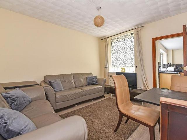 1 bedroom in a house share to rent
