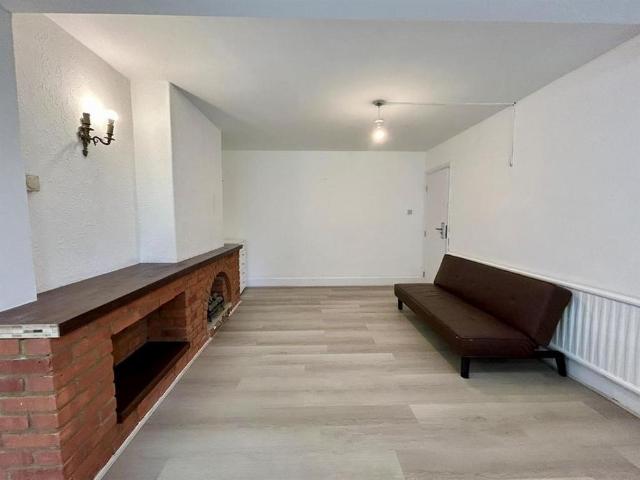 1 bedroom in a house share to rent