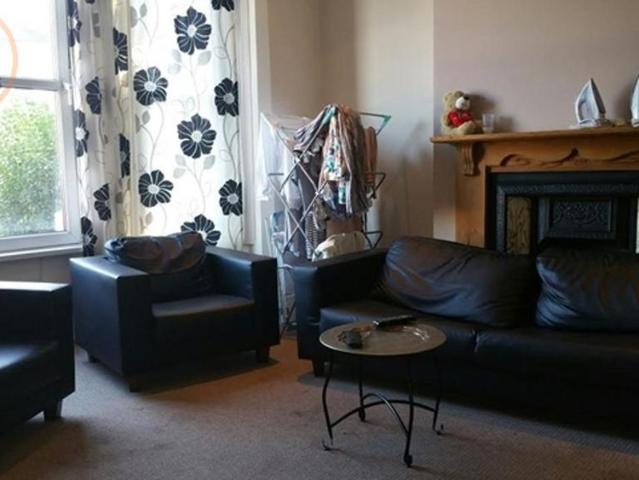 1 bedroom in a house share to rent