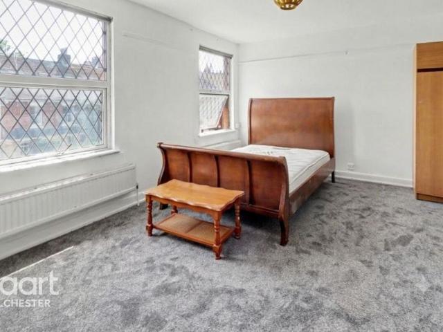 1 bedroom in a house share to rent