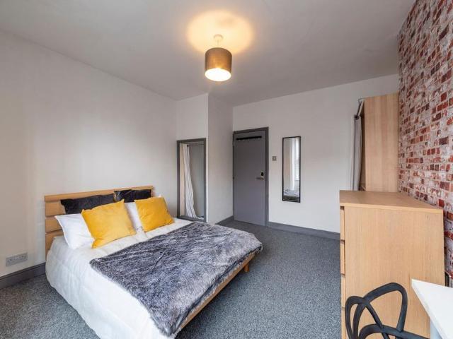 1 bedroom in a house share to rent