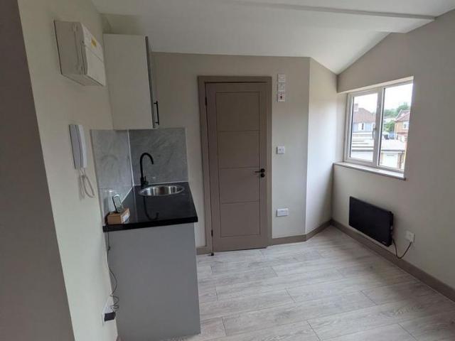 1 bedroom in a house share to rent