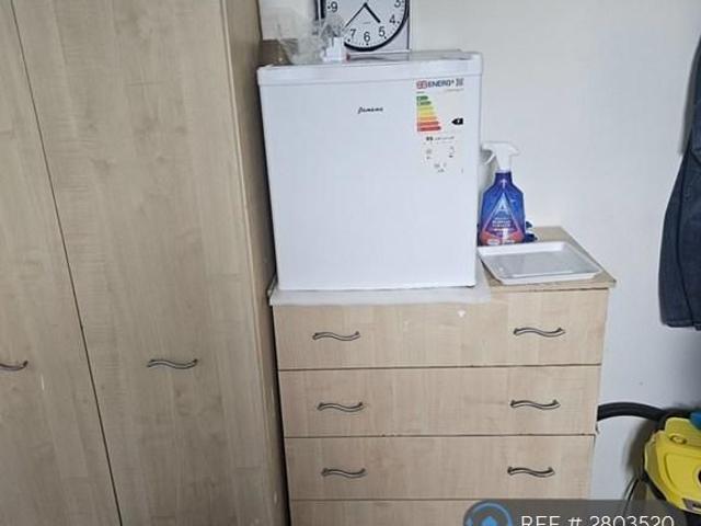 1 bedroom in a house share to rent