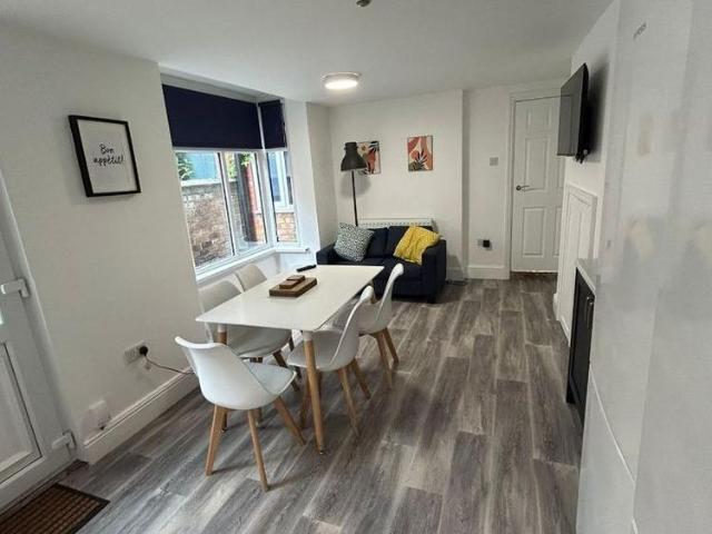 1 bedroom in a house share to rent