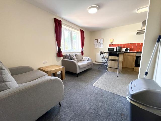 1 bedroom in a house share to rent