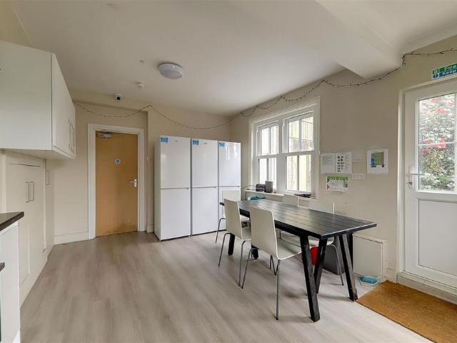 1 bedroom in a house share to rent