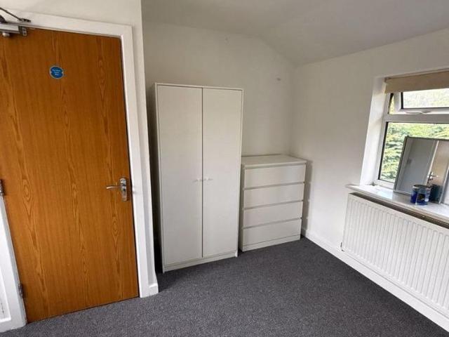1 bedroom in a house share to rent