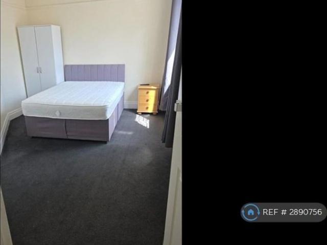 1 bedroom in a house share to rent