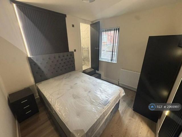 1 bedroom in a house share to rent