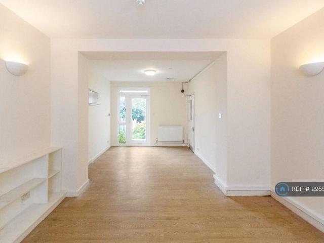 1 bedroom in a house share to rent
