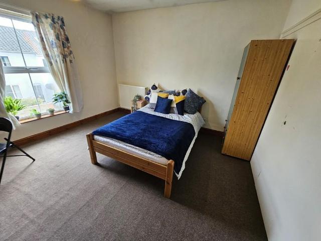 1 bedroom in a house share to rent