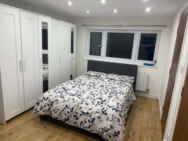 1 bedroom in a house share to rent