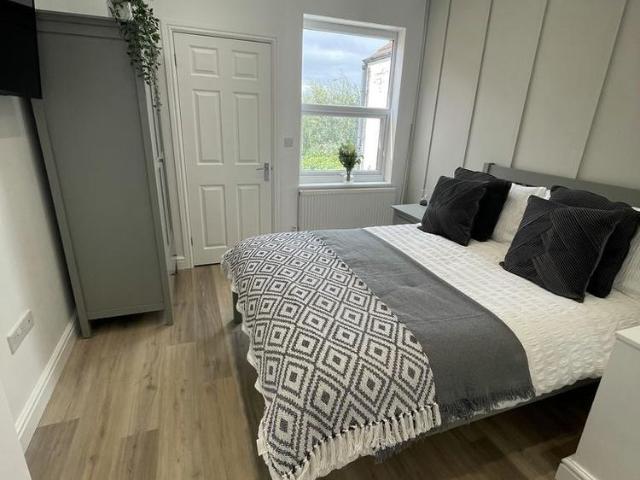 1 bedroom in a house share to rent