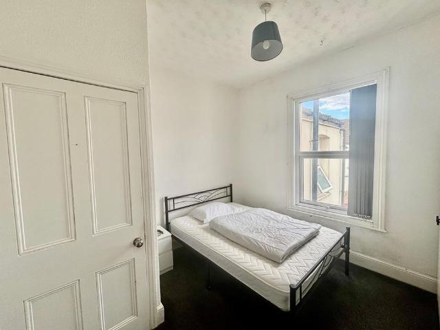 1 bedroom in a house share to rent