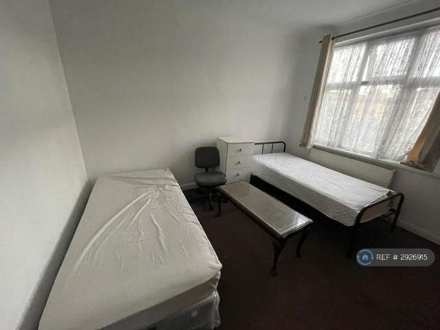 1 bedroom in a house share to rent