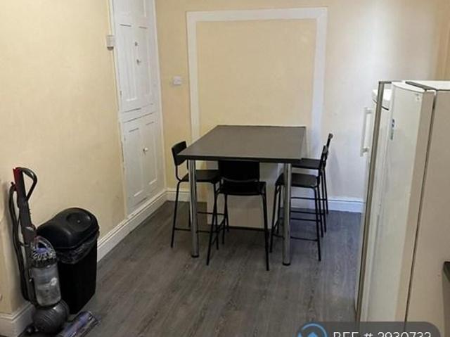1 bedroom in a house share to rent