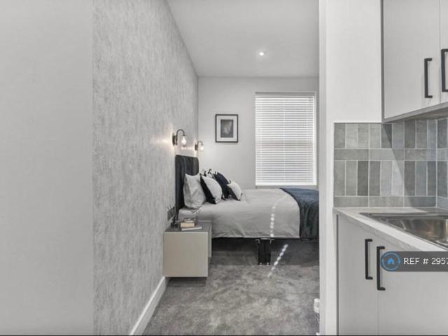 1 bedroom in a house share to rent