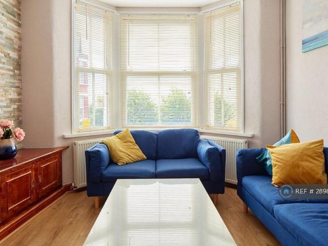 1 bedroom in a house share to rent