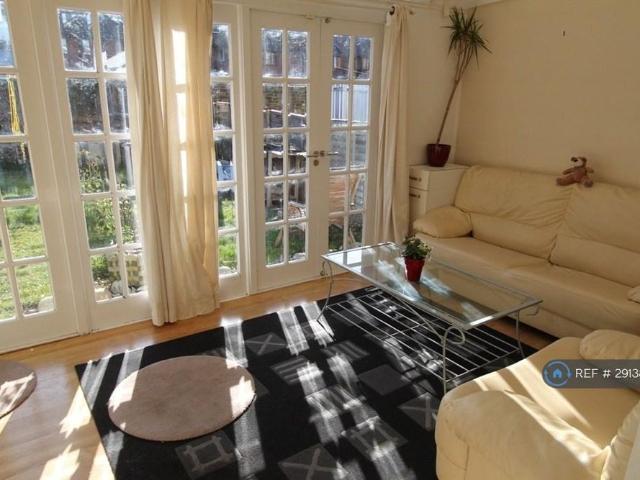 1 bedroom in a house share to rent
