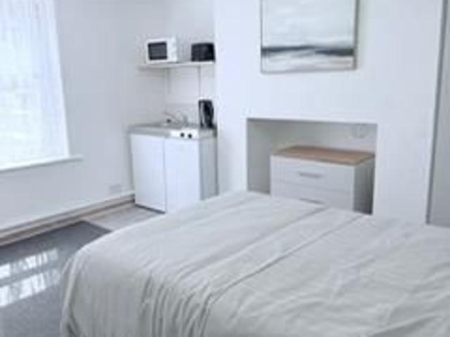 1 bedroom in a house share to rent