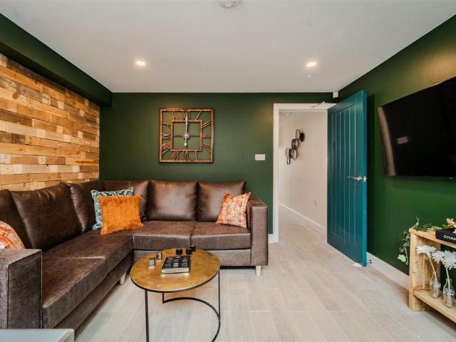 1 bedroom in a house share to rent