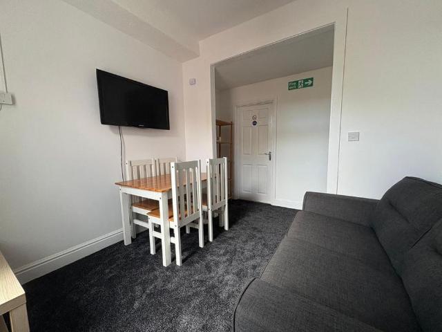 1 bedroom in a house share to rent
