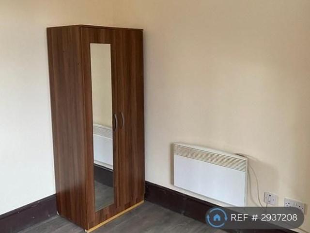 1 bedroom in a house share to rent