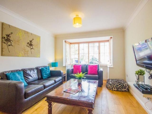 1 bedroom in a house share to rent