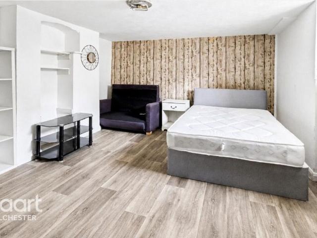 1 bedroom in a house share to rent
