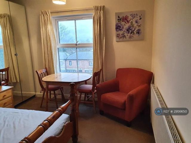 1 bedroom in a house share to rent