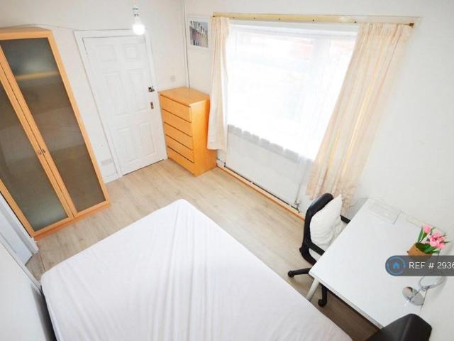 1 bedroom in a house share to rent
