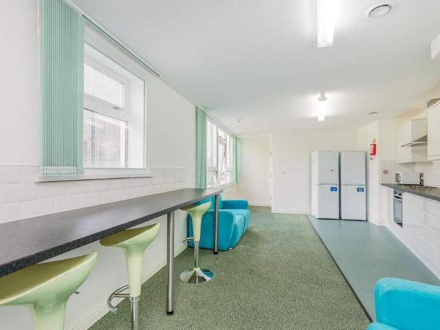 1 bedroom in a house share to rent