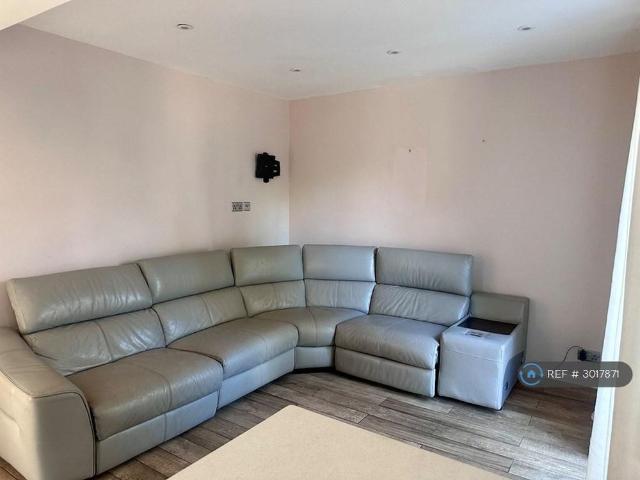 1 bedroom in a house share to rent
