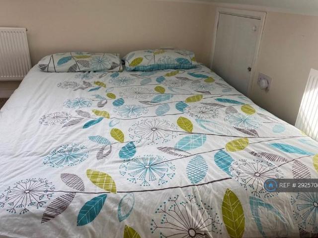 1 bedroom in a house share to rent