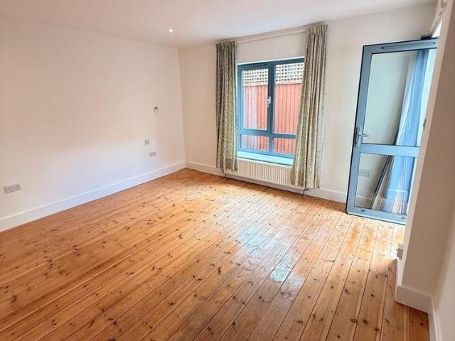 1 bedroom in a house share to rent