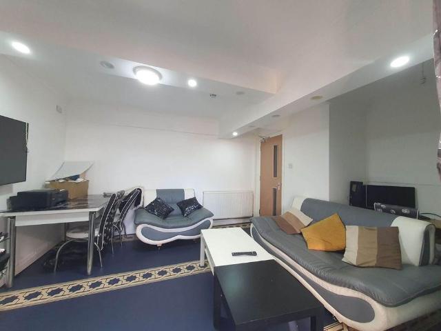 1 bedroom in a house share to rent