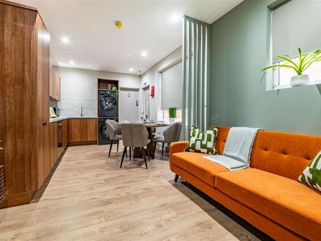 1 bedroom in a house share to rent