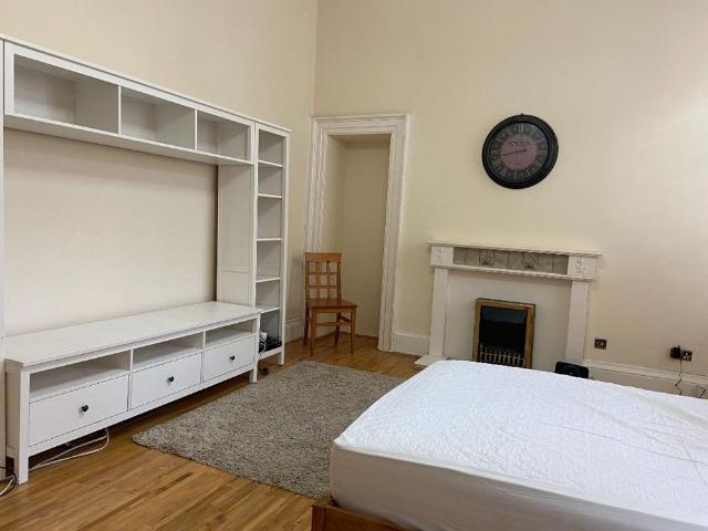 1 bedroom in a house share to rent