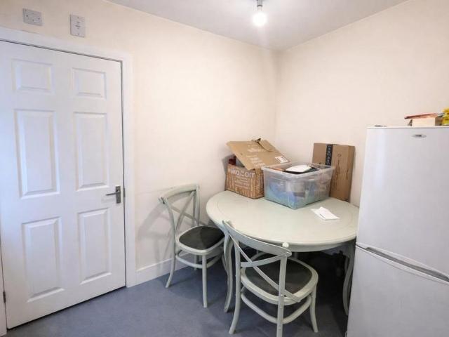 1 bedroom in a house share to rent